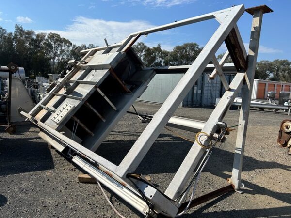Beef knocking box Jarvis with head restraint – Southern Processing ...