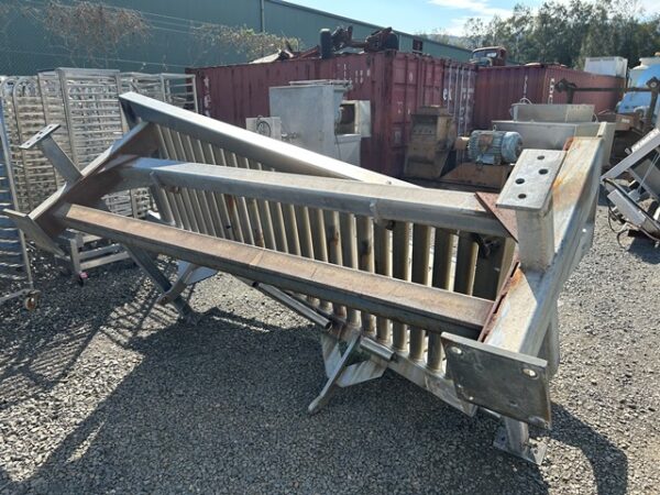 Beef knocking box Jarvis with head restraint – Southern Processing ...